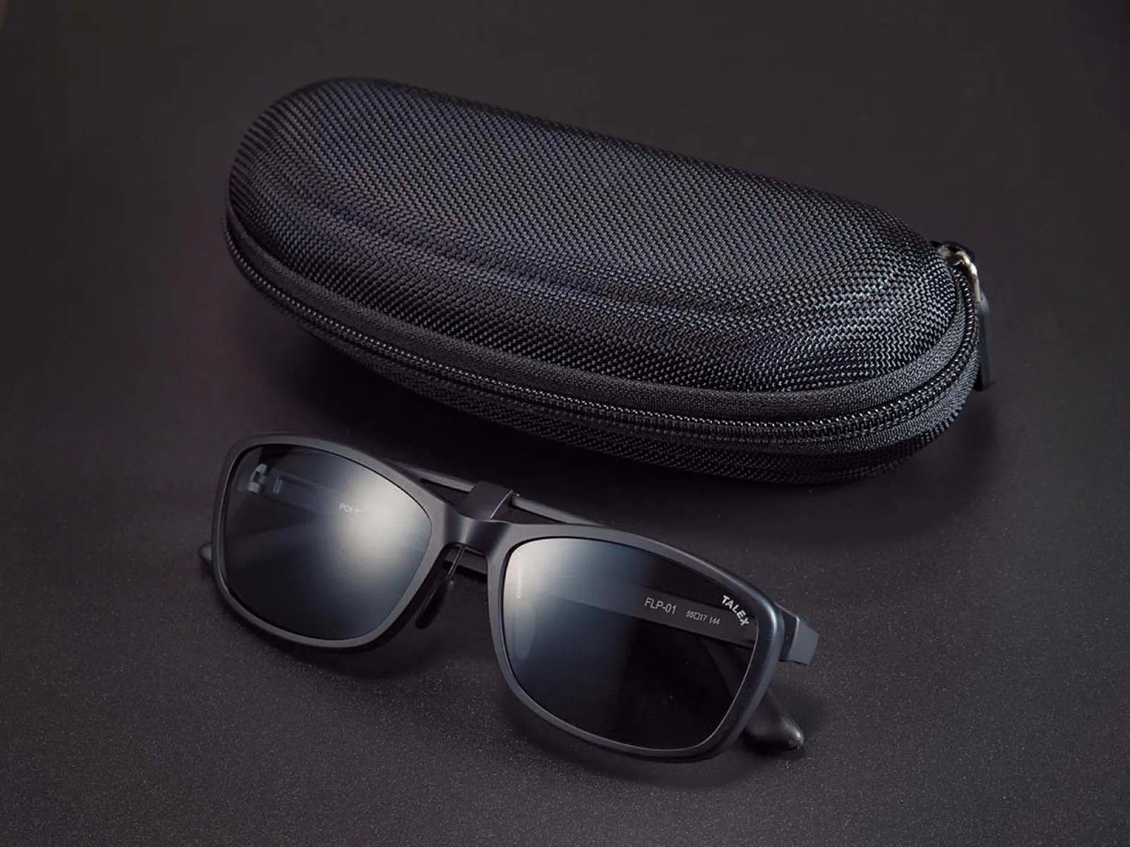 跳ね上げ式で瞬時にON/OFF！ギラつく光を抑える【目利き百選】077（偏光グラス） | カー用品 | カーライフ・カー用品サイトMOBILA（モビラ）