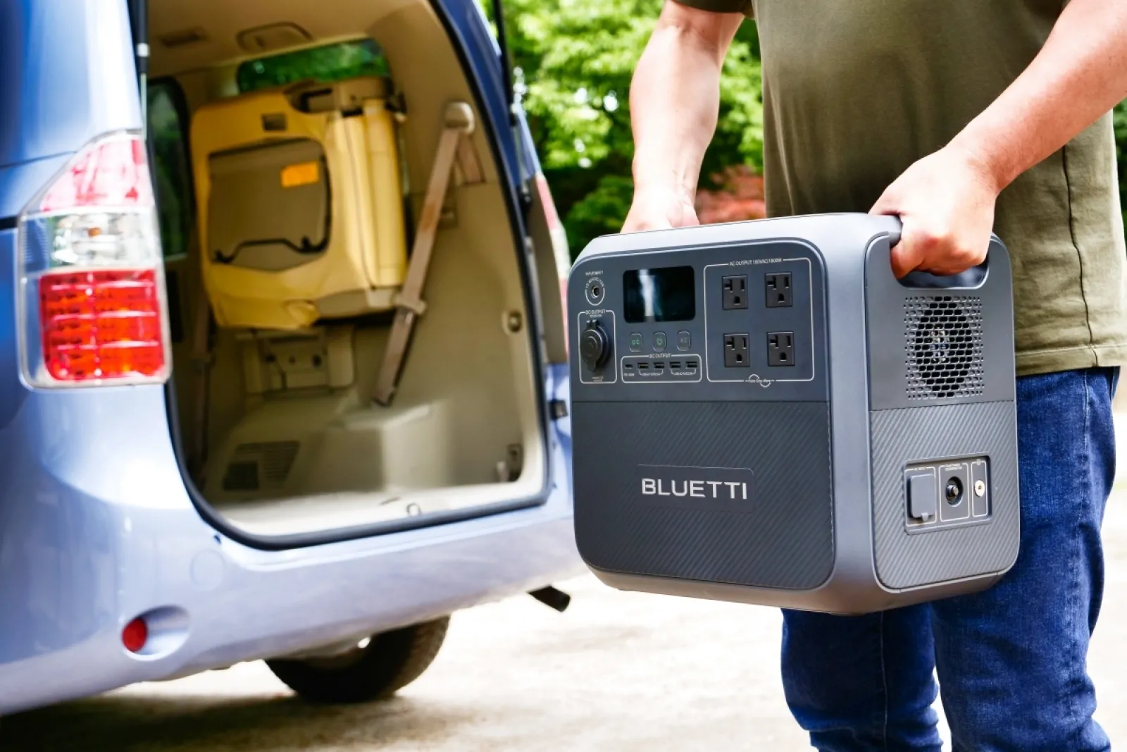 電化製品の活用で広がるカーレジャーの楽しみ方【お出掛け旅GOODS】ポータブルバッテリー | カー用品 | カーライフ・カー用品サイトMOBILA（モビラ）