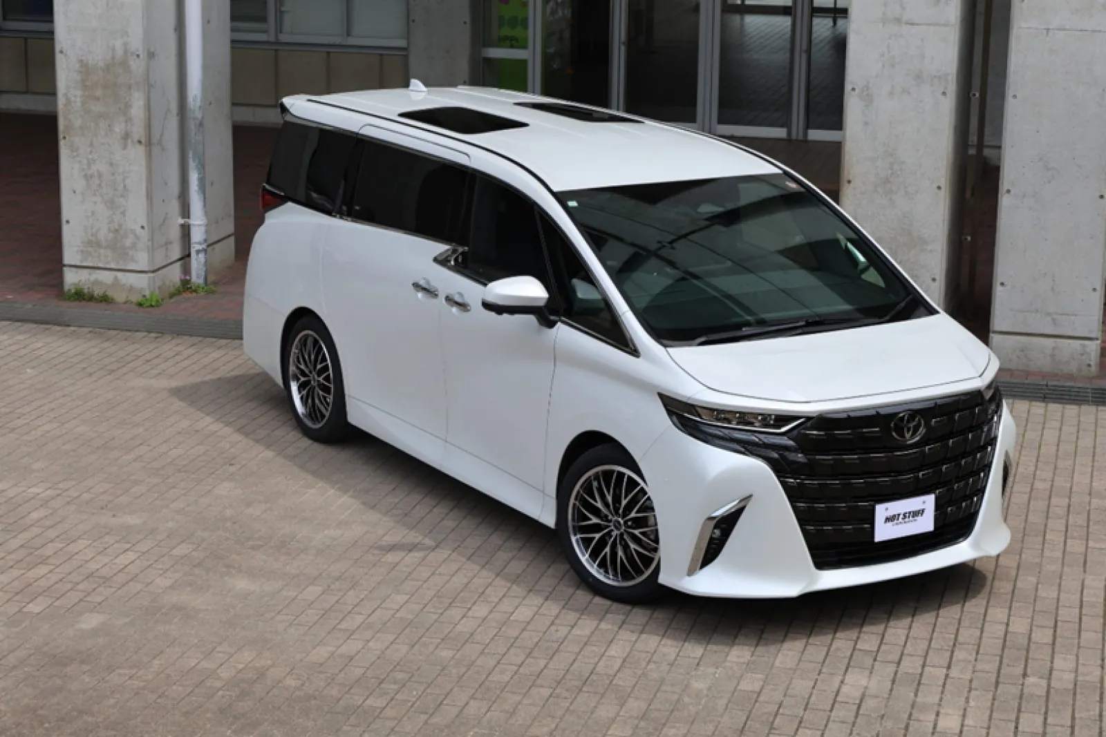 大事な時間と共に過ごし、楽しさを演出 新作ホイールChronus CH-113 (クロノス シーエイチ・イチイチサン)発表 | カー用品 ...