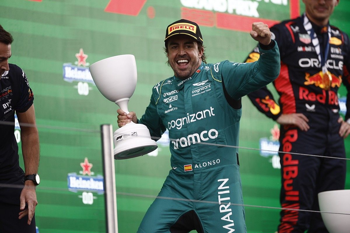アストンマーチンf1代表、難しいコンディションで完璧なレース見せたアロンソ称賛「ああいう状況の支配者だ」 モータースポーツ
