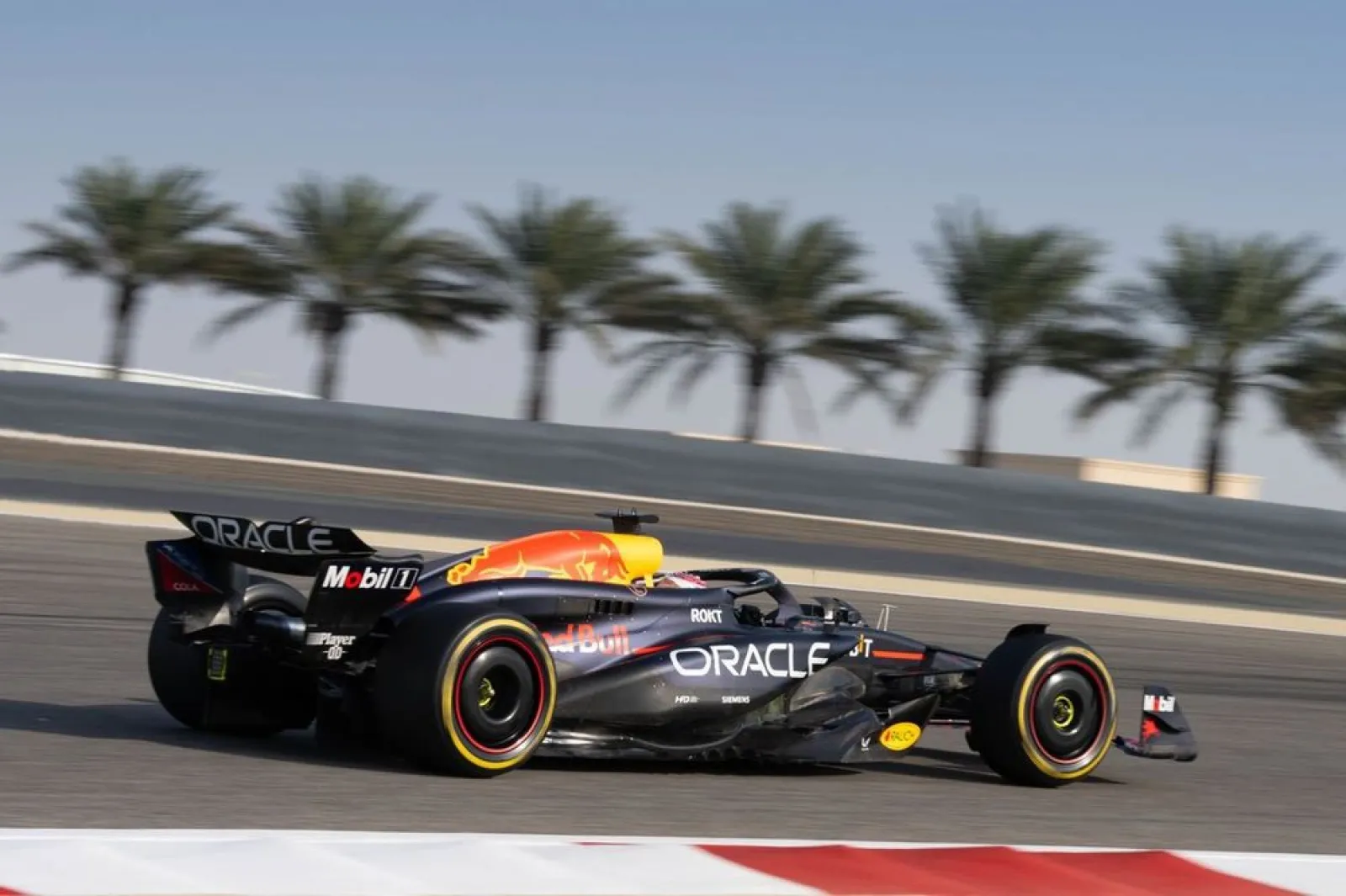 メルセデス、レッドブルの新車RB20に”共通点”認めつつ「本当の秘密は見えないところにあるはず」 | モータースポーツ | カーライフ・カー用品サイトMOBILA（モビラ）