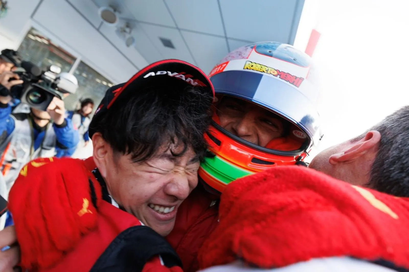 VELOREXフェラーリ“26台抜き”劇的勝利の裏側。超ストイックな元F1戦士ロベルト・メリ見習い片山義章も禁酒＆猛特訓 | モータースポーツ ...