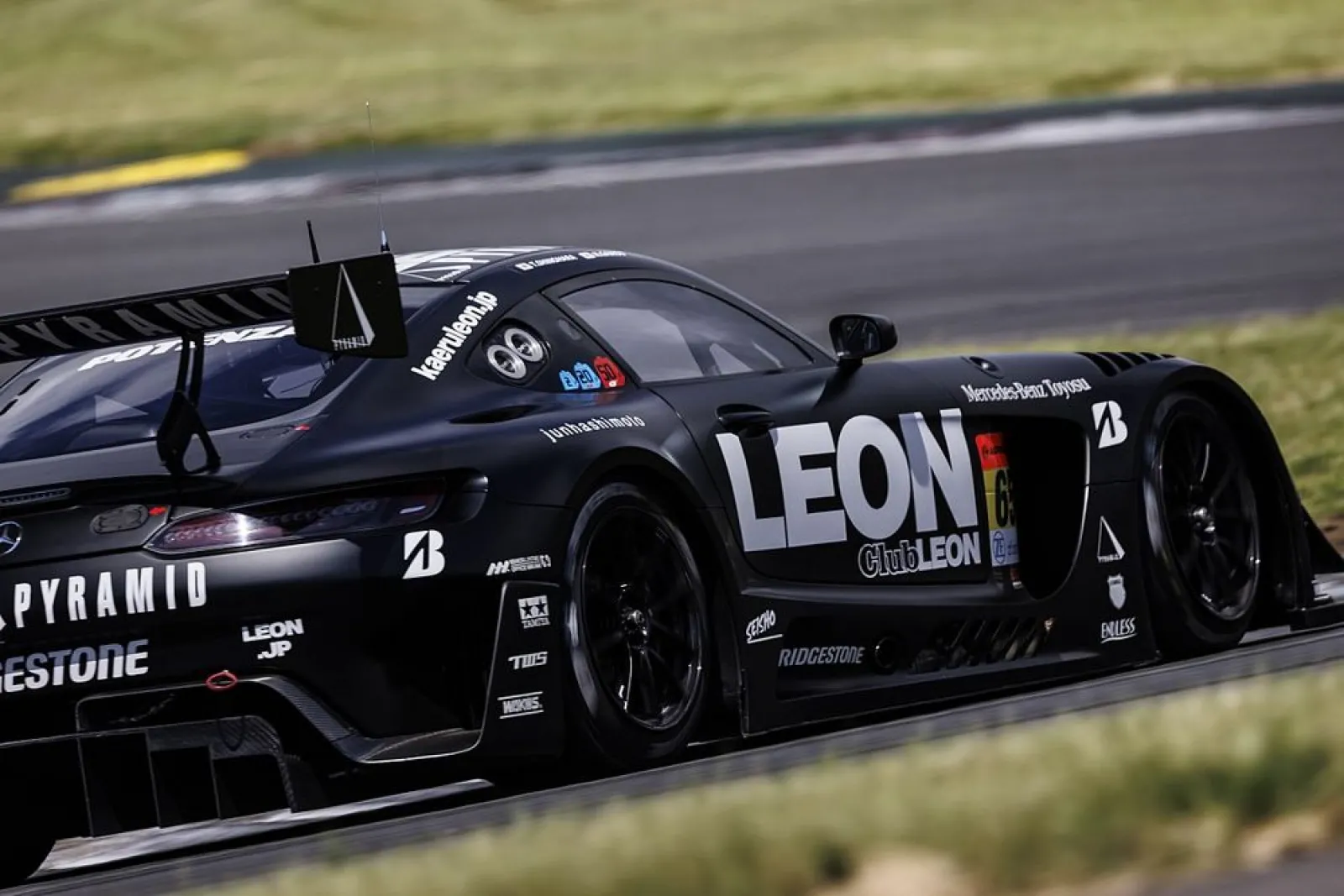 GT300タイトル争うLEON RACINGに痛手。蒲生尚弥の体調不良によりスーパーGT第4戦富士は篠原拓朗がレース距離3分の2のみをドライブ ...